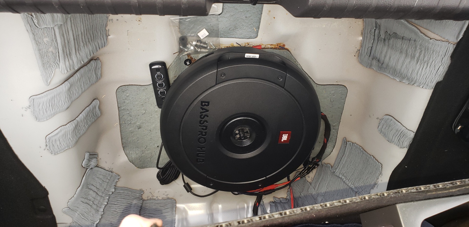 Customer Reviews: JBL BassPro Hub Powered 11" subwoofer enclosure with ...