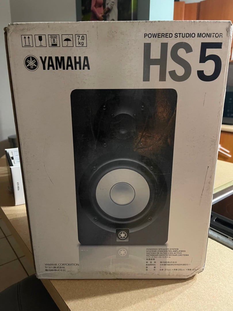 Customer Reviews: Yamaha HS5 (Black) 2-way powered studio monitor with 5" woofer and 1" tweeter ...