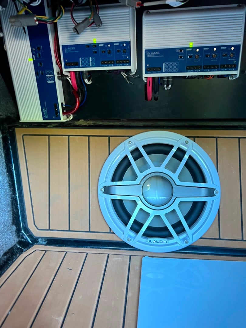 Customer Reviews: JL Audio M7-12IB-S-GwGw-4 (Gloss White Sport Grille ...