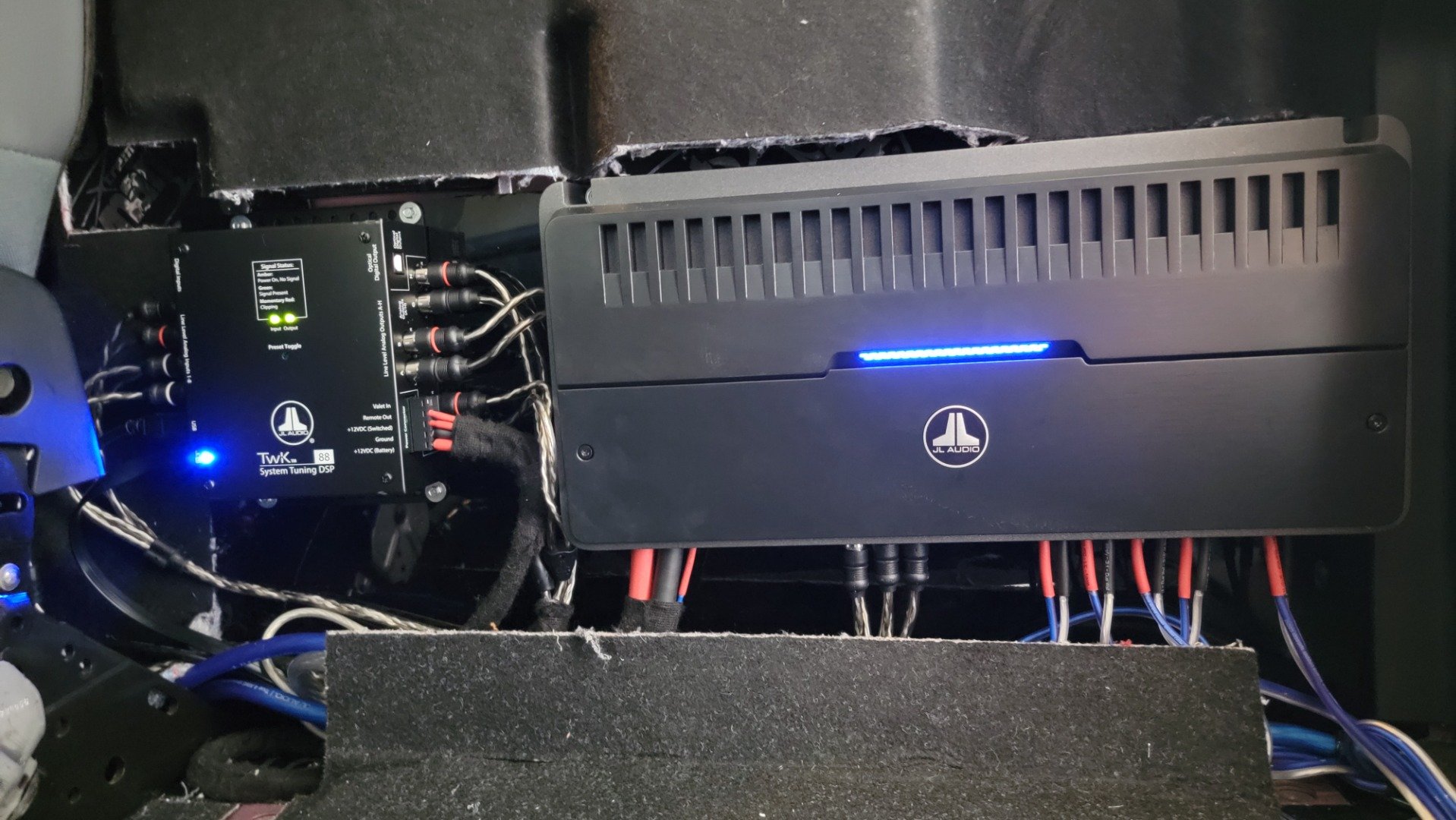Customer Reviews: JL Audio Stealthbox® Custom-fit fiberglass enclosure ...