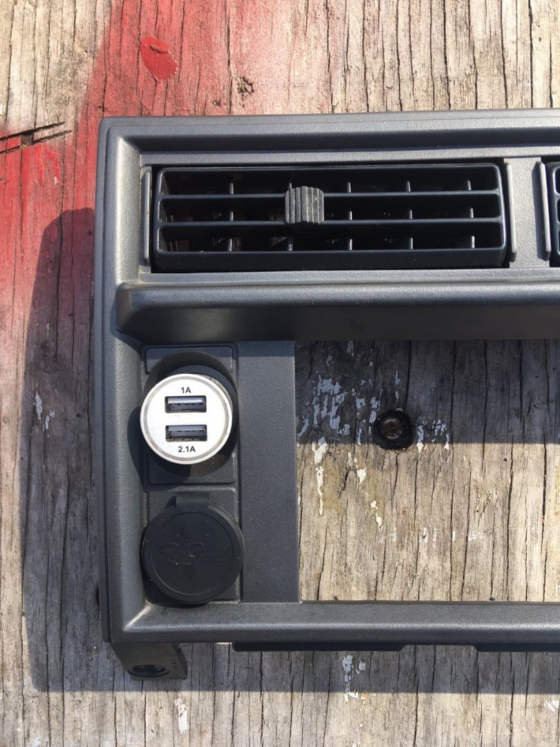 Customer Reviews: RetroSound USBPORT-C (Chrome) USB port and aux input ...