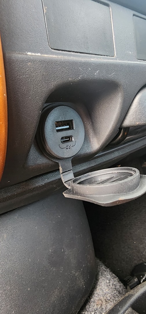 Customer Reviews: Scosche PowerVolt™ Dash Port Flush-mount charger with ...