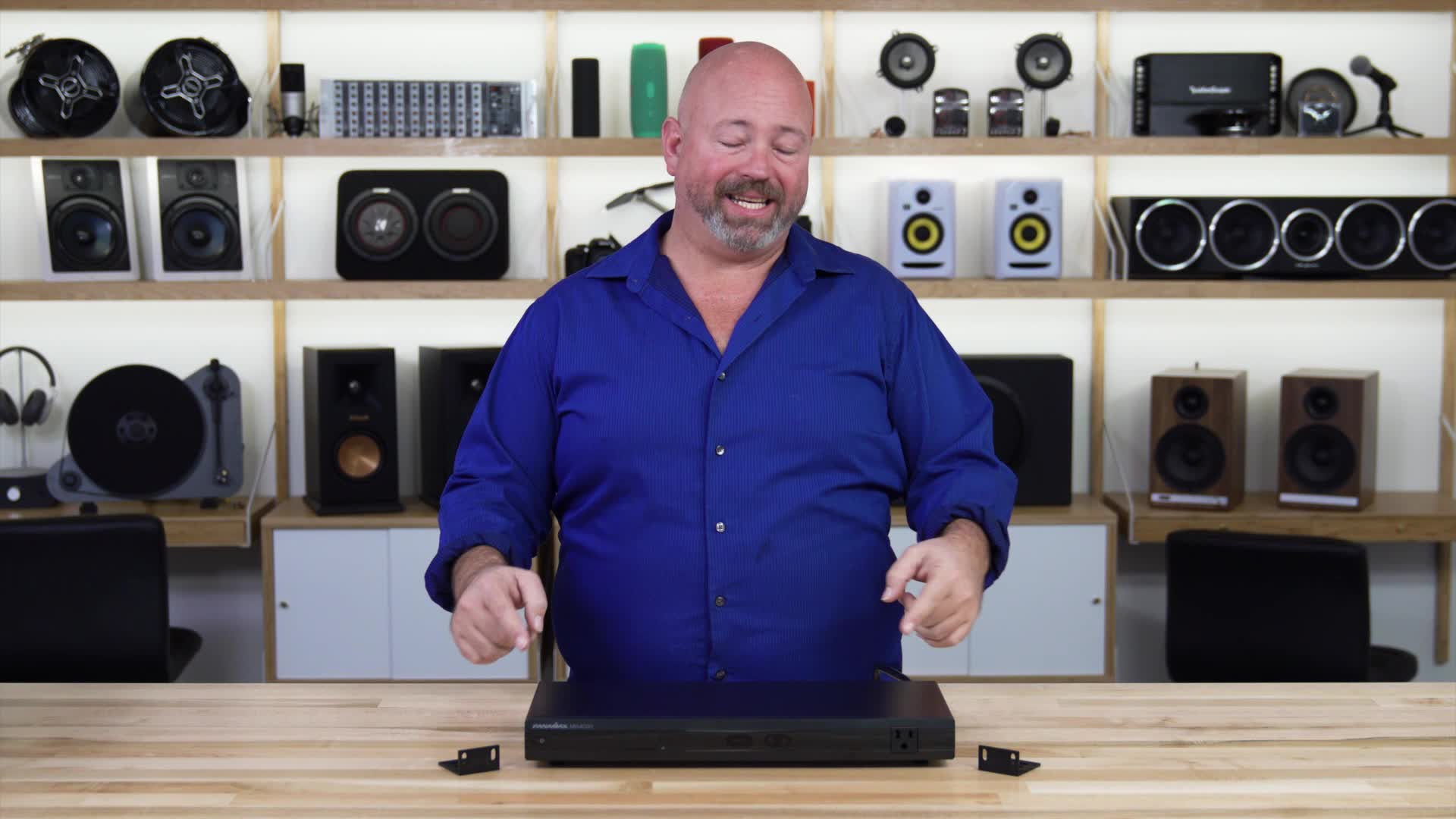 Video: Panamax MR4000 power line conditioner and surge protector