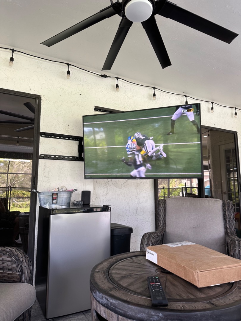 Customer Reviews: Kanto FMC4 Full-motion wall mount for TVs 30"-60" at ...