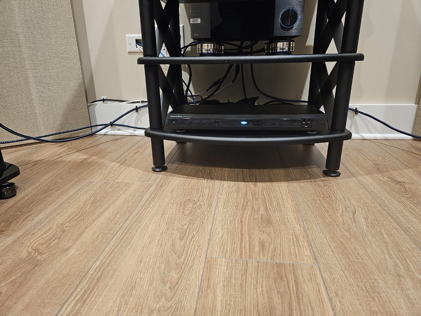 Customer Reviews: Panamax MR4000 Power line conditioner and surge ...