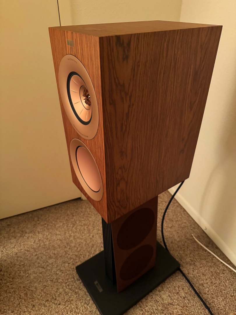 Customer Reviews: KEF R3 Meta (Walnut) Bookshelf speakers at Crutchfield