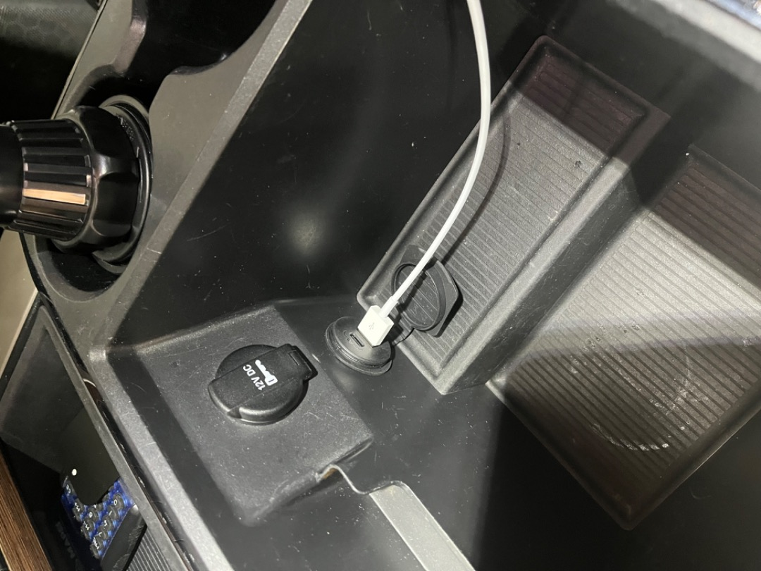 Customer Reviews: Scosche PowerVolt™ Dash Port Flush-mount charger with ...