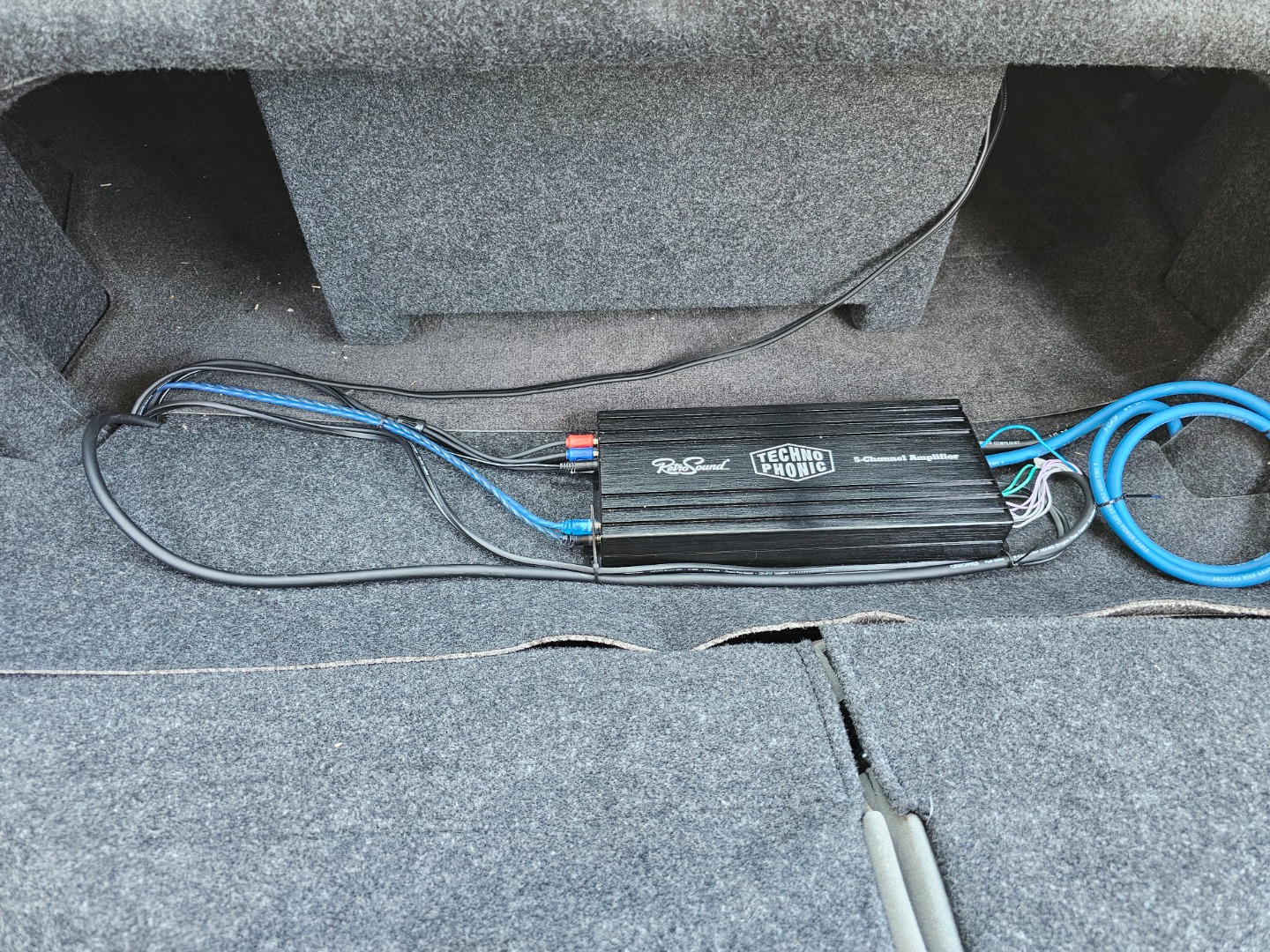 Customer Reviews: RetroSound Technophonic 5-channel car amplifier — 65 ...