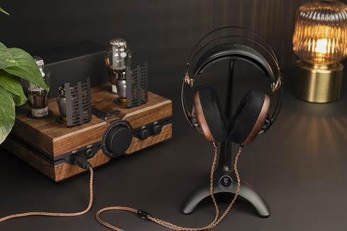 Meze Audio Manta Headphone Stand Universal headphone stand at Crutchfield