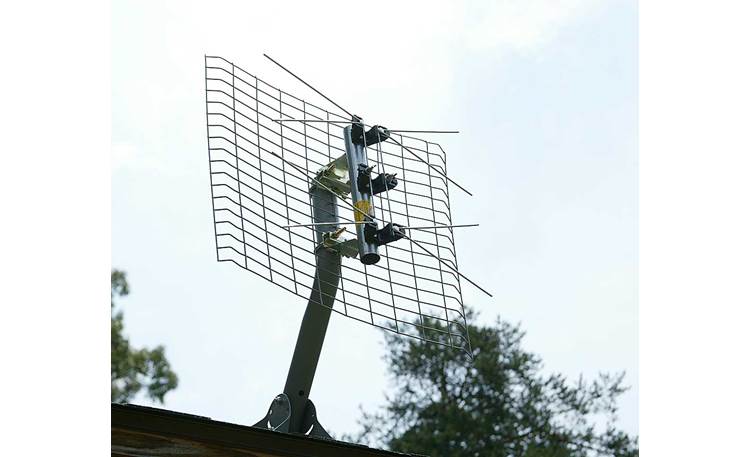 Channel Master 4220M Mid-range outdoor rooftop HDTV antenna with mount ...