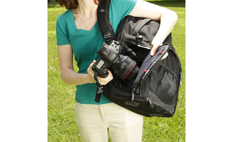 Tamrac Aero Speed Pack 85 Backpack for a digital SLR camera and a ...