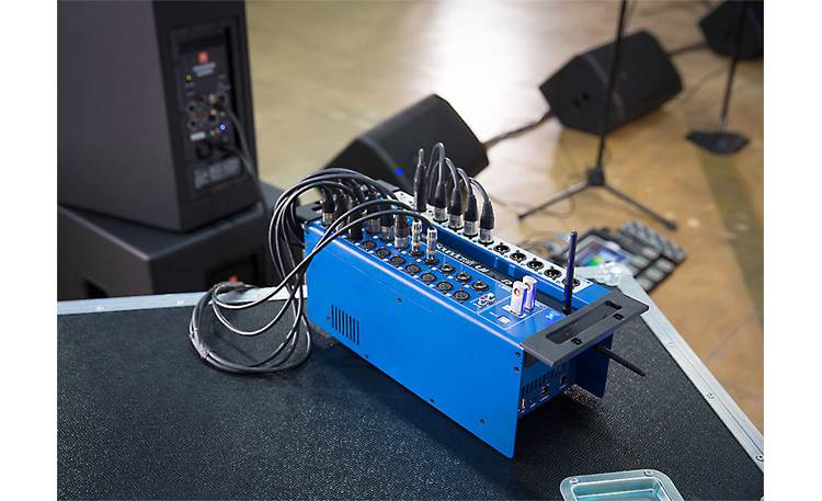 Soundcraft Ui24R 24-channel remote-controlled digital mixer with built ...