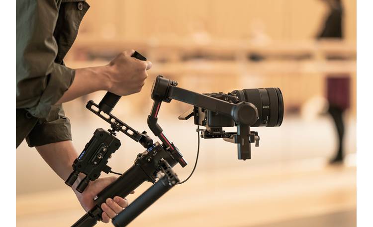 Sony SEL2870GM FE 28-70mm f/2 Premium G Master wide-aperture zoom lens ...