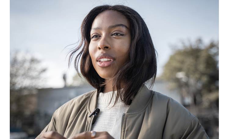 Shure MoveMic One Wireless lavalier mic/transmitter with charging case ...