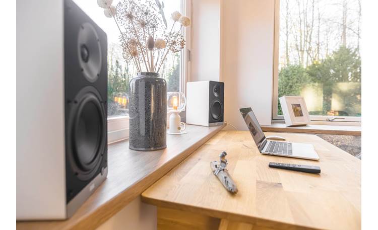 ELAC Debut ConneX DCB61 (White) Powered bookshelf speakers with ...